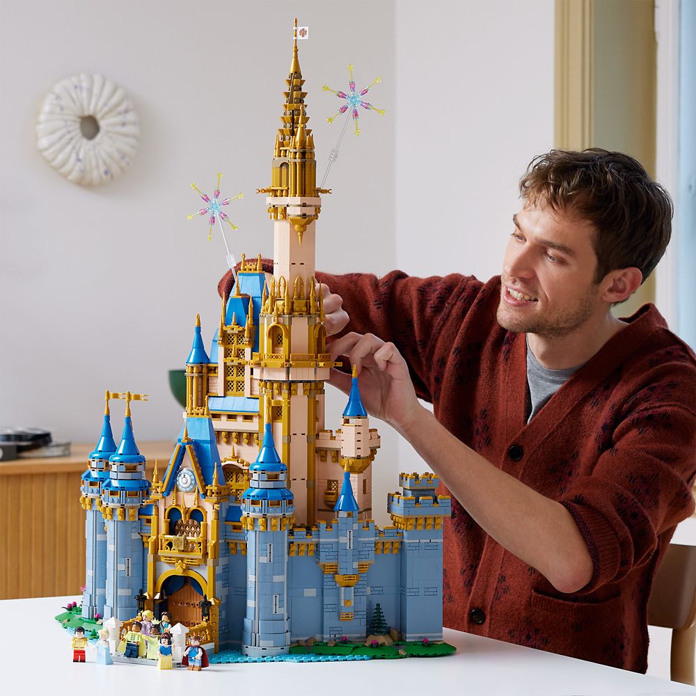 New LEGO Pre-Sale Disney Castle & Sanderson Sisters' Cottage